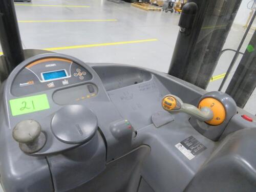 CROWN RR5700 SERIES 3000LBS REACH TRUCK MODEL: RR5725-35, SERIAL ...