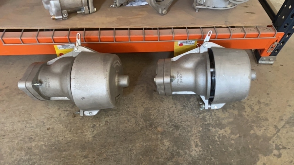LOT (1) ENARDO ES660 THIEF HATCH W/8 OZ SPRING, (2) ENARDO 4 INCH ES ...