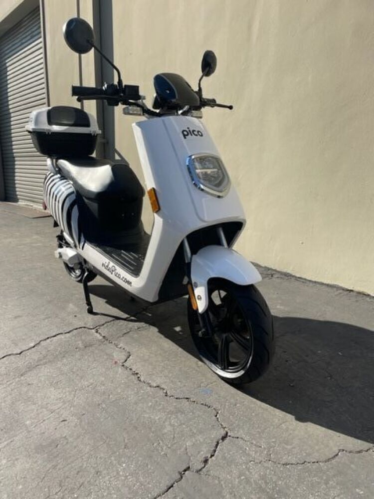 (NEW IN BOX) DAZZ SMART ELECTRIC SCOOTER MANUFACTURED BY ELYX SMART ...